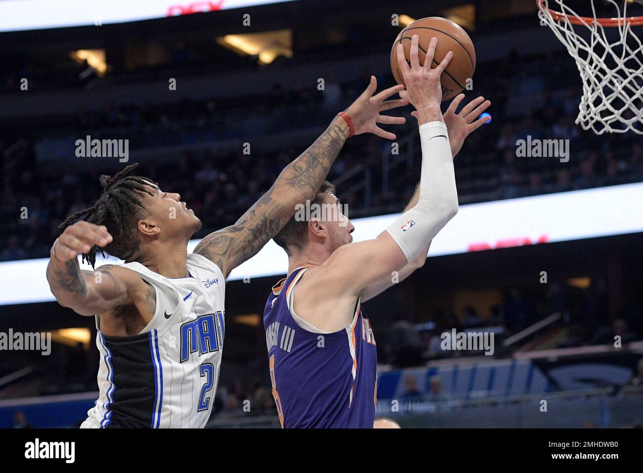 Phoenix Suns forward Frank Kaminsky (8) goes up for a shot in front of ...