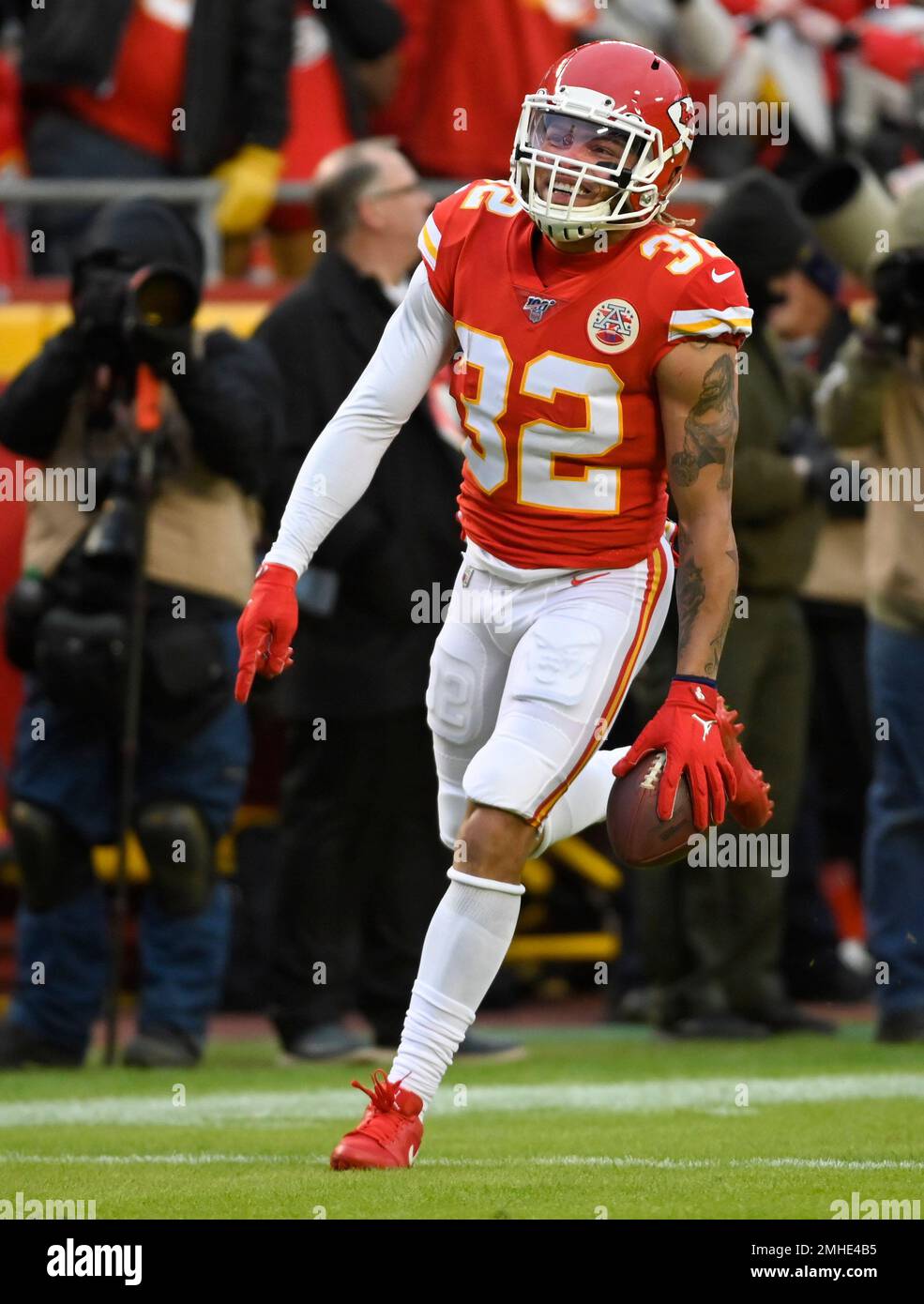 Kansas City Chiefs strong safety Tyrann Mathieu (32) celebrates an ...