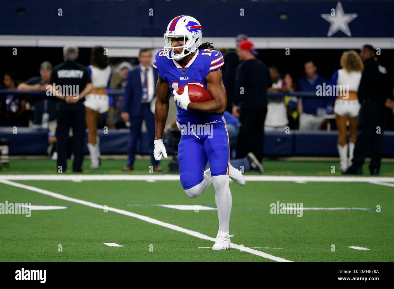 Buffalo Bills wide receiver Andre Roberts (18) returns a kick off ...