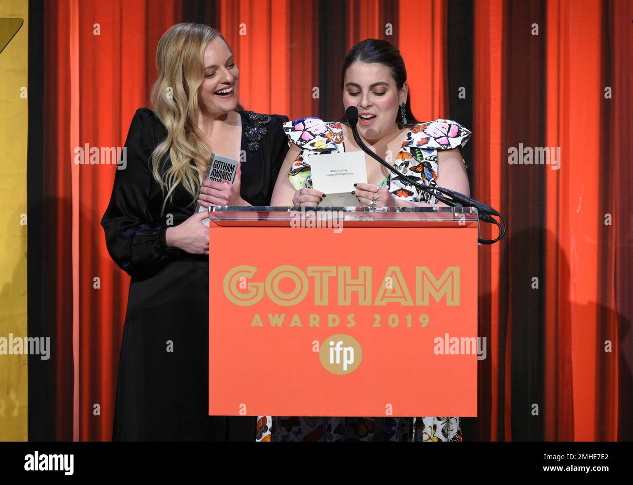 Actors Elisabeth Moss, left, and Beanie Feldstein present an award at ...