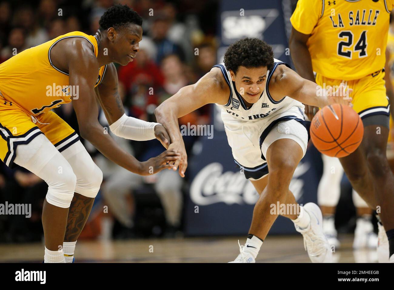 Villanova's Jeremiah Robinson-Earl, right, and La Salle's Saul Phiri ...