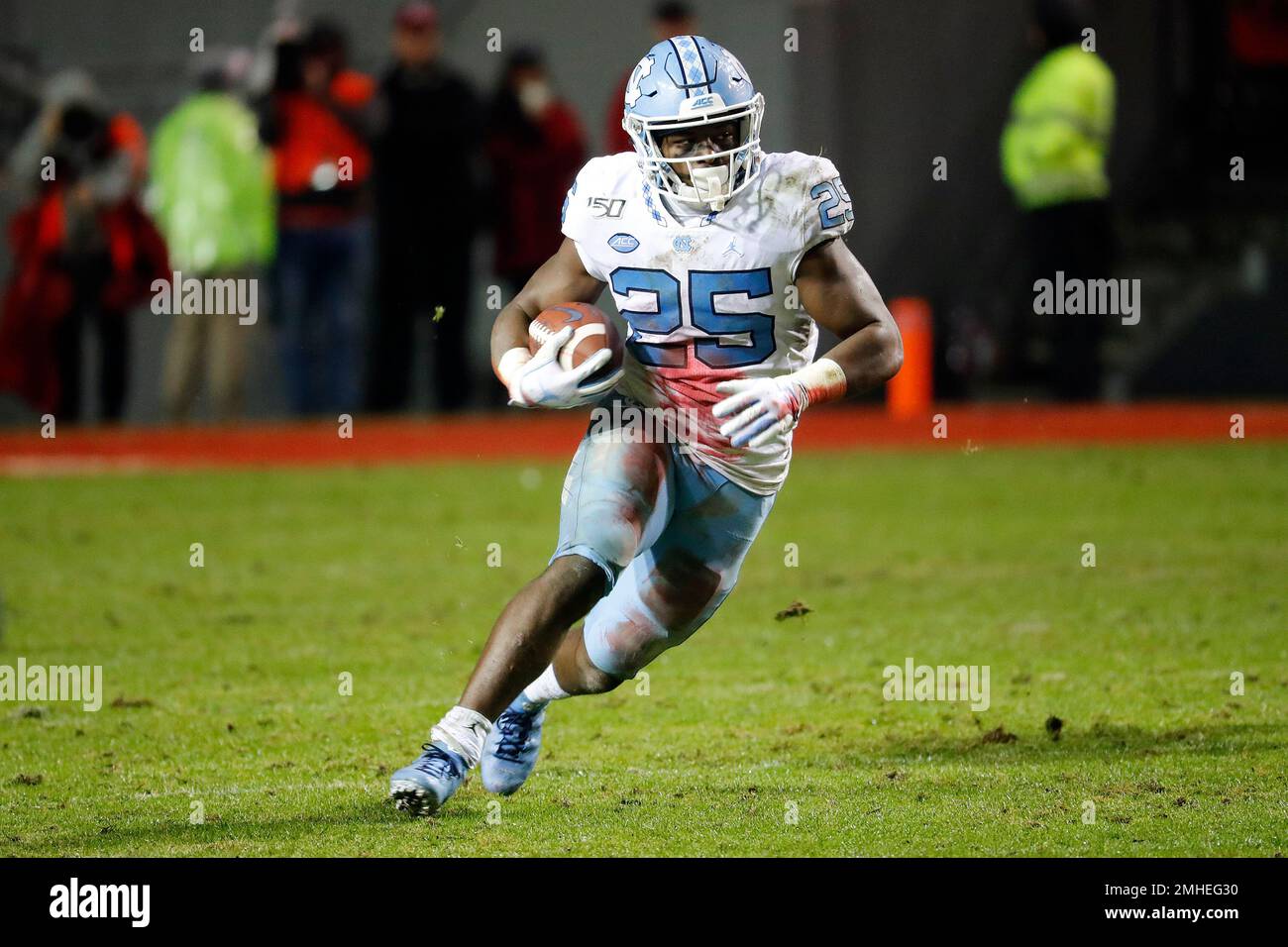 North Carolina's Javonte Williams (25) runs the ball against North ...