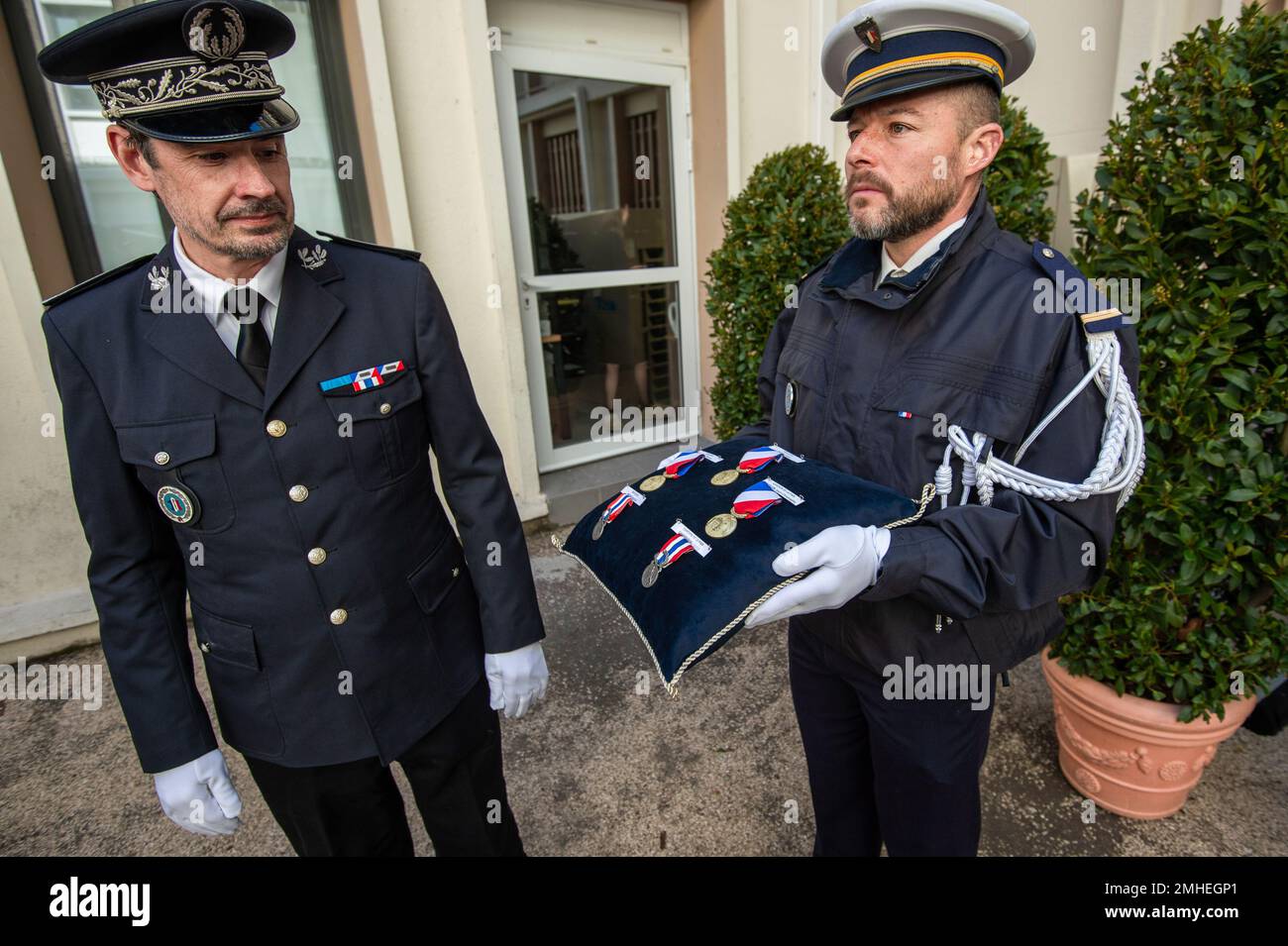 Toulon, France. 24th Jan, 2023. Jean-Michel Hornus (L) prepares to ...