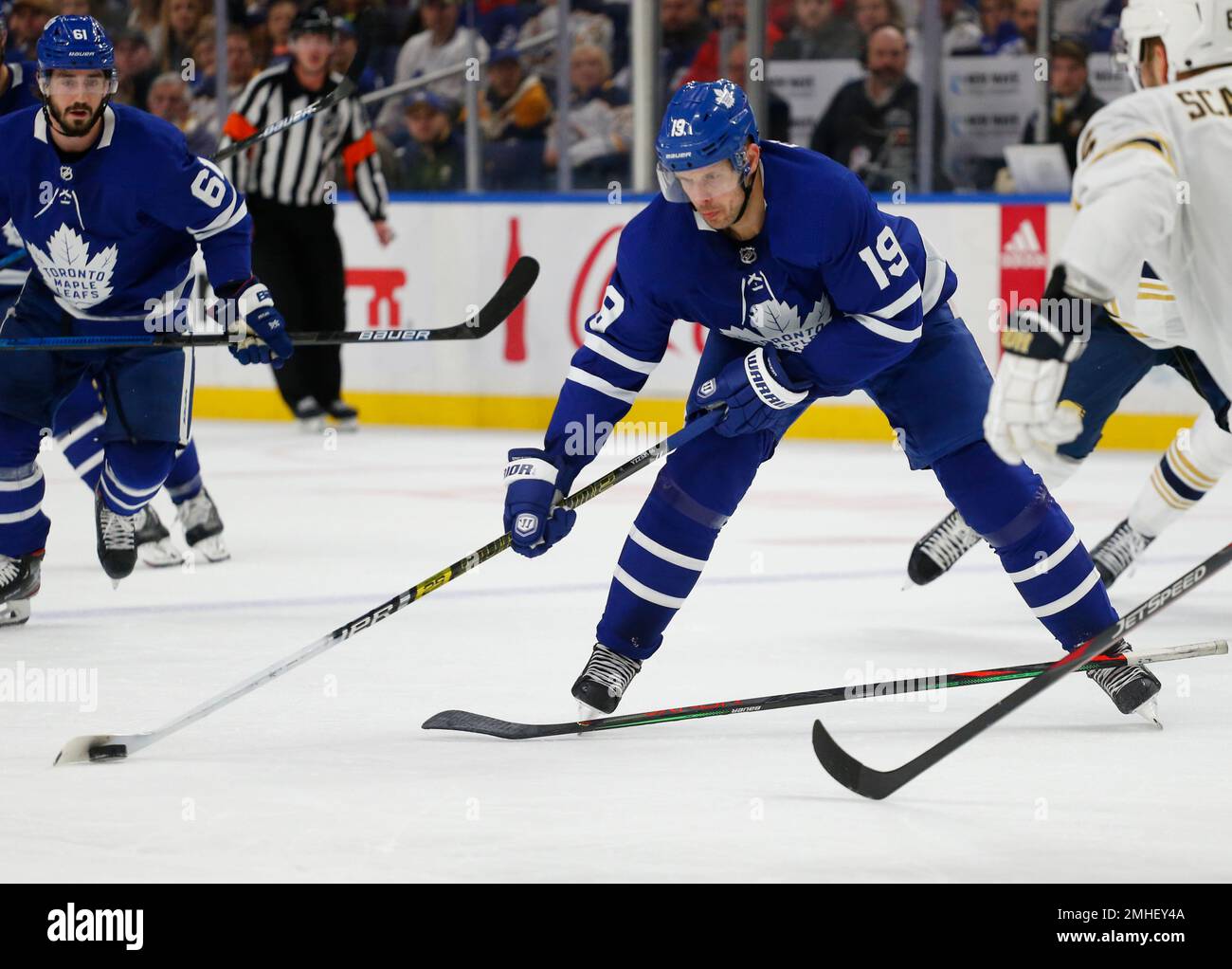 Toronto Maple Leafs forward Jason Spezza (19) controls the puck during ...