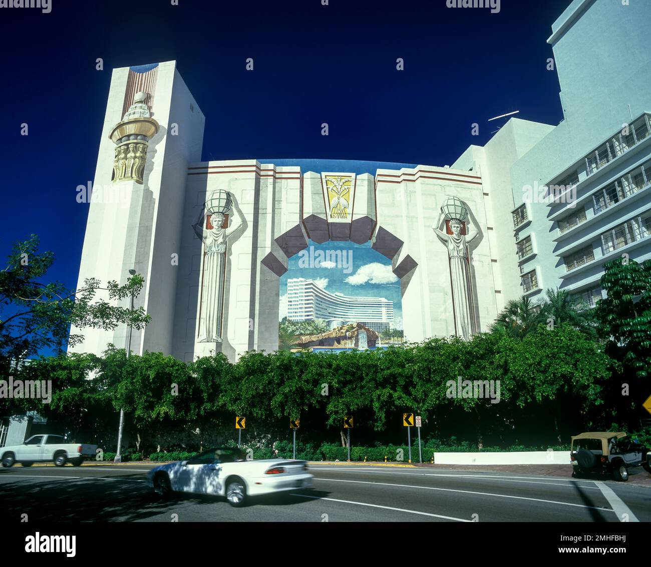 1992 HISTORICAL TROMPHE-L’OEIL MURAL (©RICHARD HAAS 1986) FONTAINEBLEAU ...