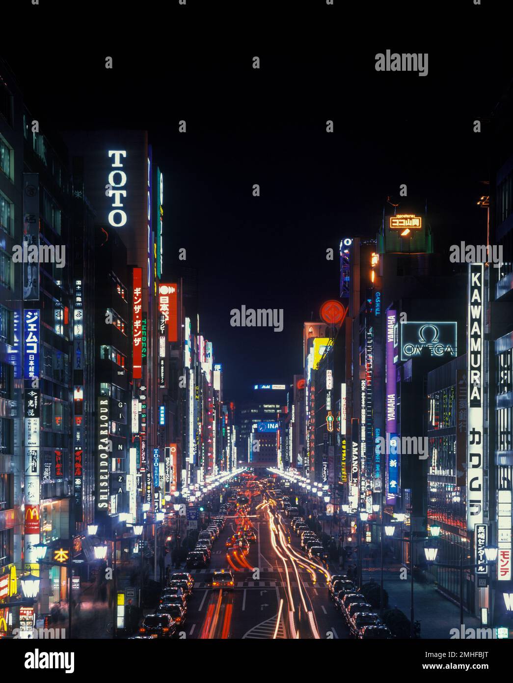 STREET SCENE CHUO DORI AVENUE GINZA TOKYO JAPAN Stock Photo - Alamy