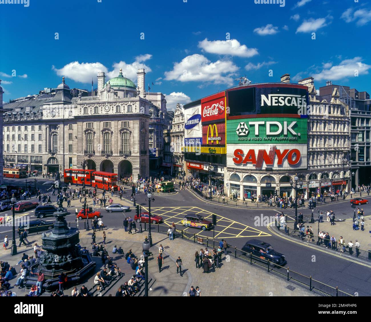 Piccadilly circus 1990s hi-res stock photography and images - Alamy