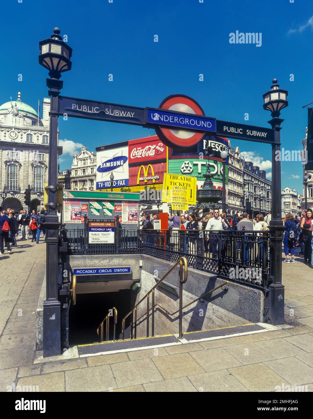 2000 HISTORICAL UNDERGROUND METRO STATION ENTRANCE (©EDWARD JOHNSTON ...