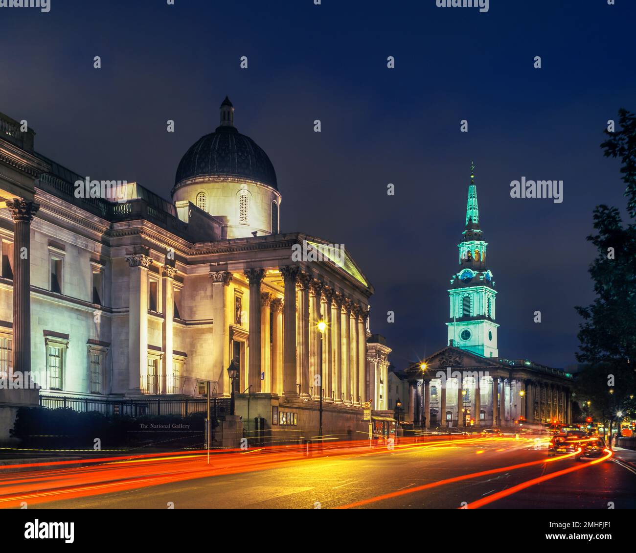 Trafalgar square england 90s hi-res stock photography and images - Alamy