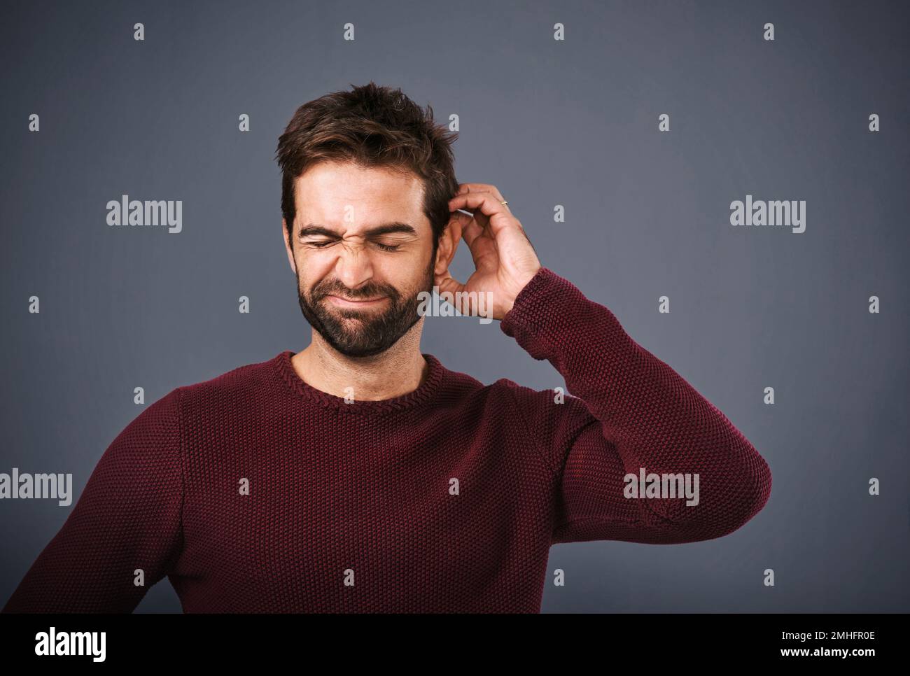 Man scratching head hi-res stock photography and images - Alamy
