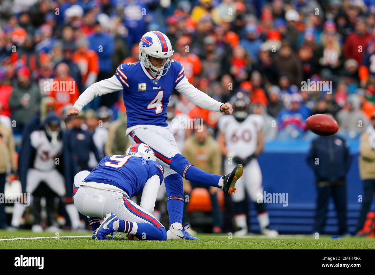 Buffalo Bills kicker Stephen Hauschka (4) kicks a field goal against ...