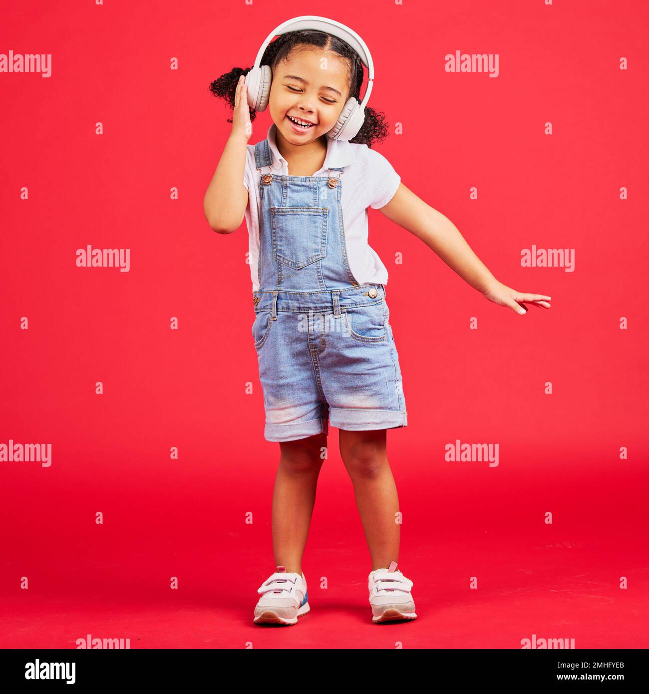 Childrem girl hi-res stock photography and images - Alamy