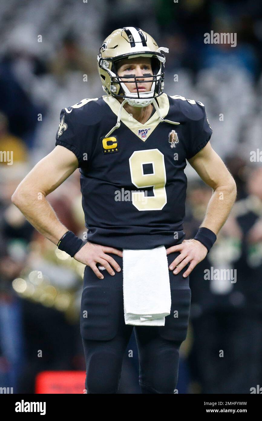 New Orleans Saints quarterback Drew Brees (9) stands on the field ...