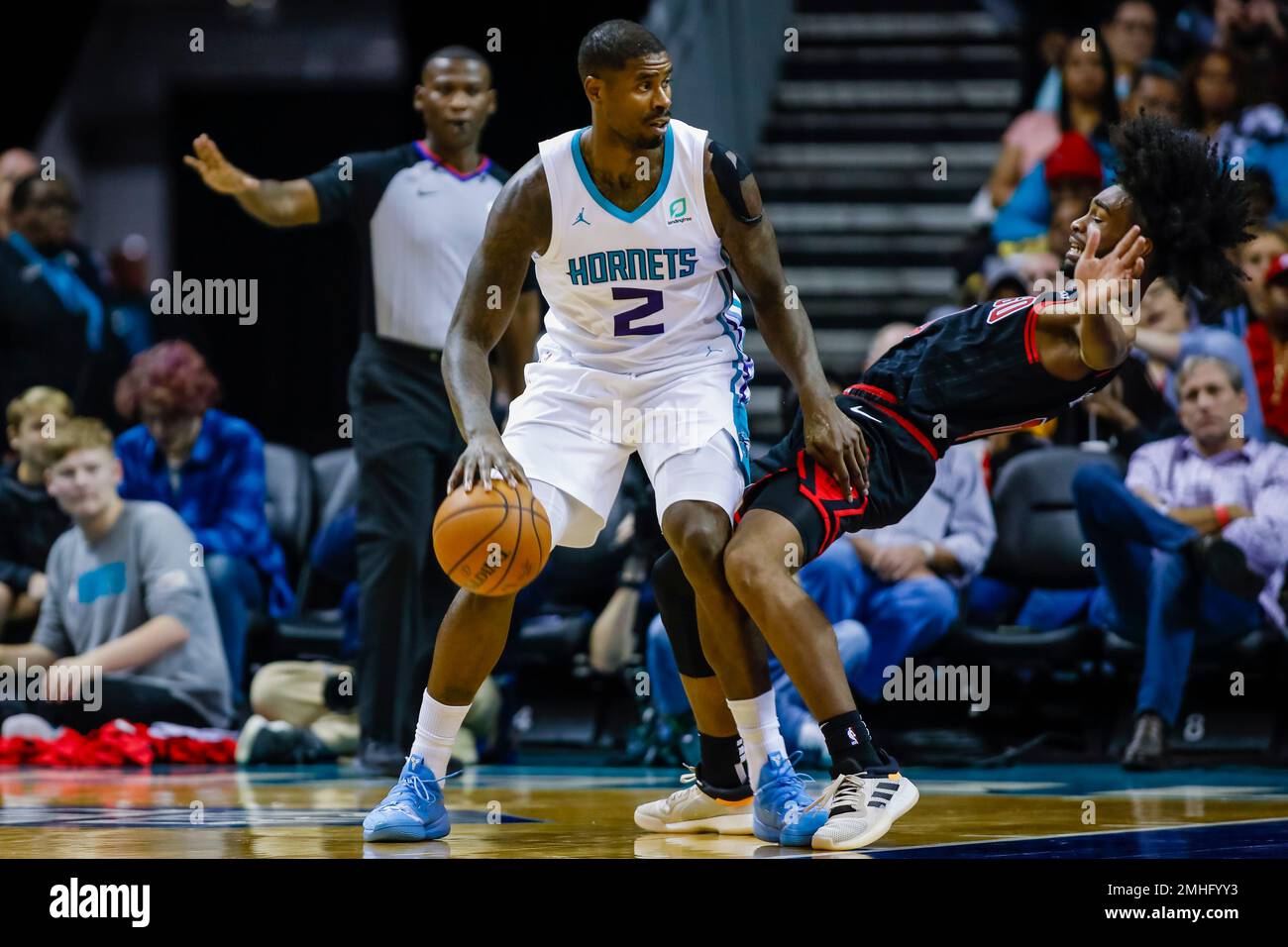 Charlotte Hornets' Marvin Williams (2) looks to score as Chicago Bulls ...