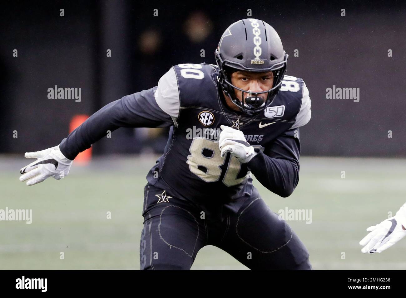 Vanderbilt tight end Jared Pinkney plays against ETSU in the first half ...