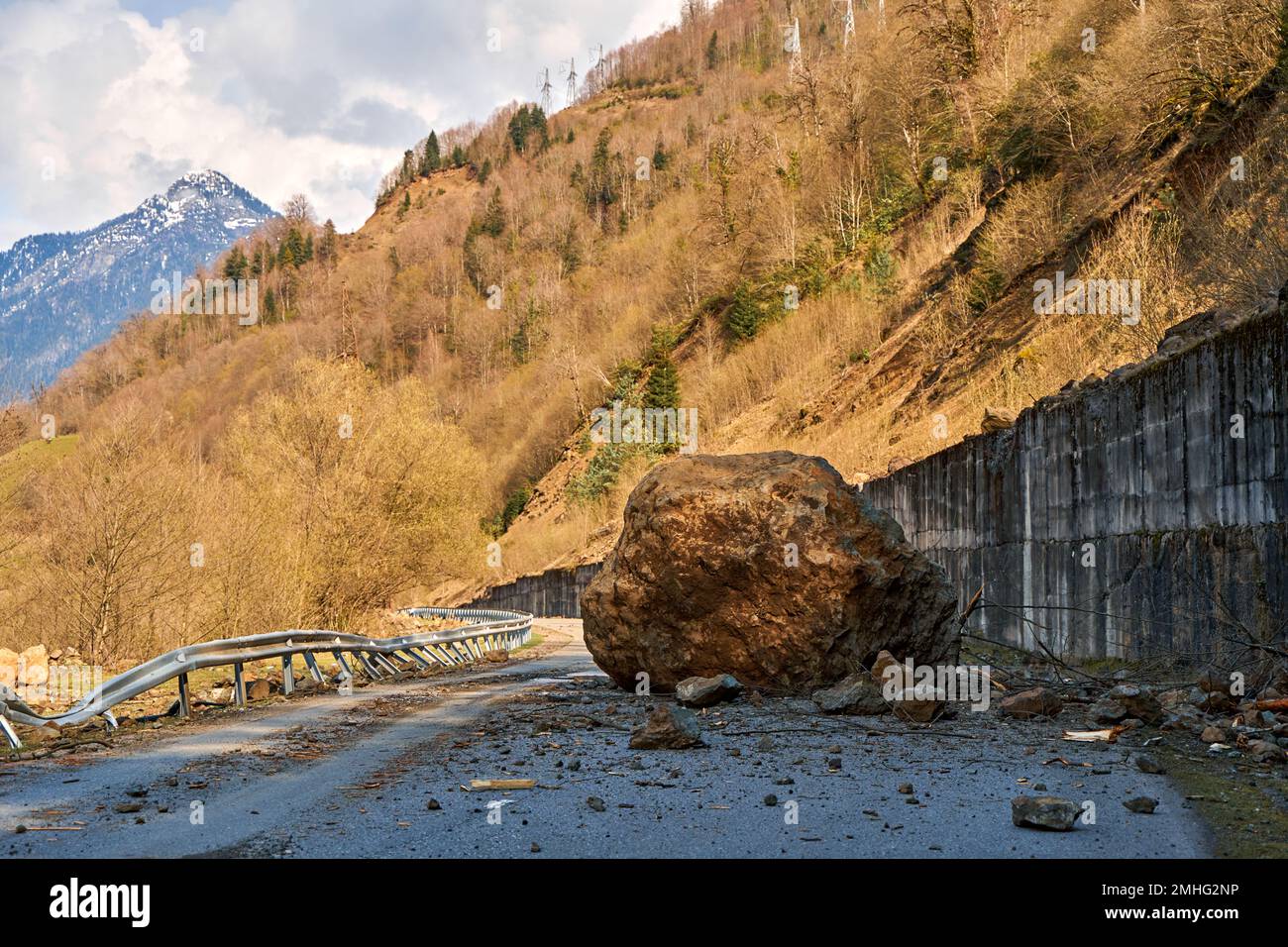 Roadway damage from earthquake hi-res stock photography and images - Alamy