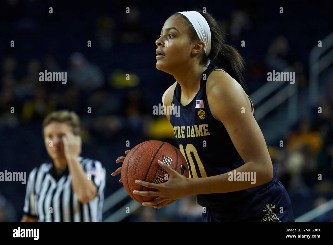 Notre Dame guard Katlyn Gilbert (10) in action against Michigan during ...
