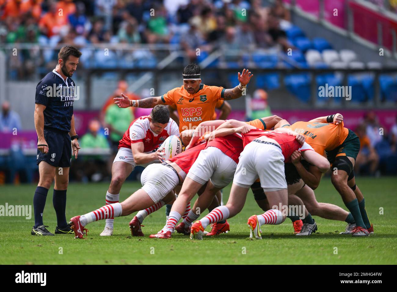 Robbie Fergusson of Great Britain feeds the scrum during the HSBC ...