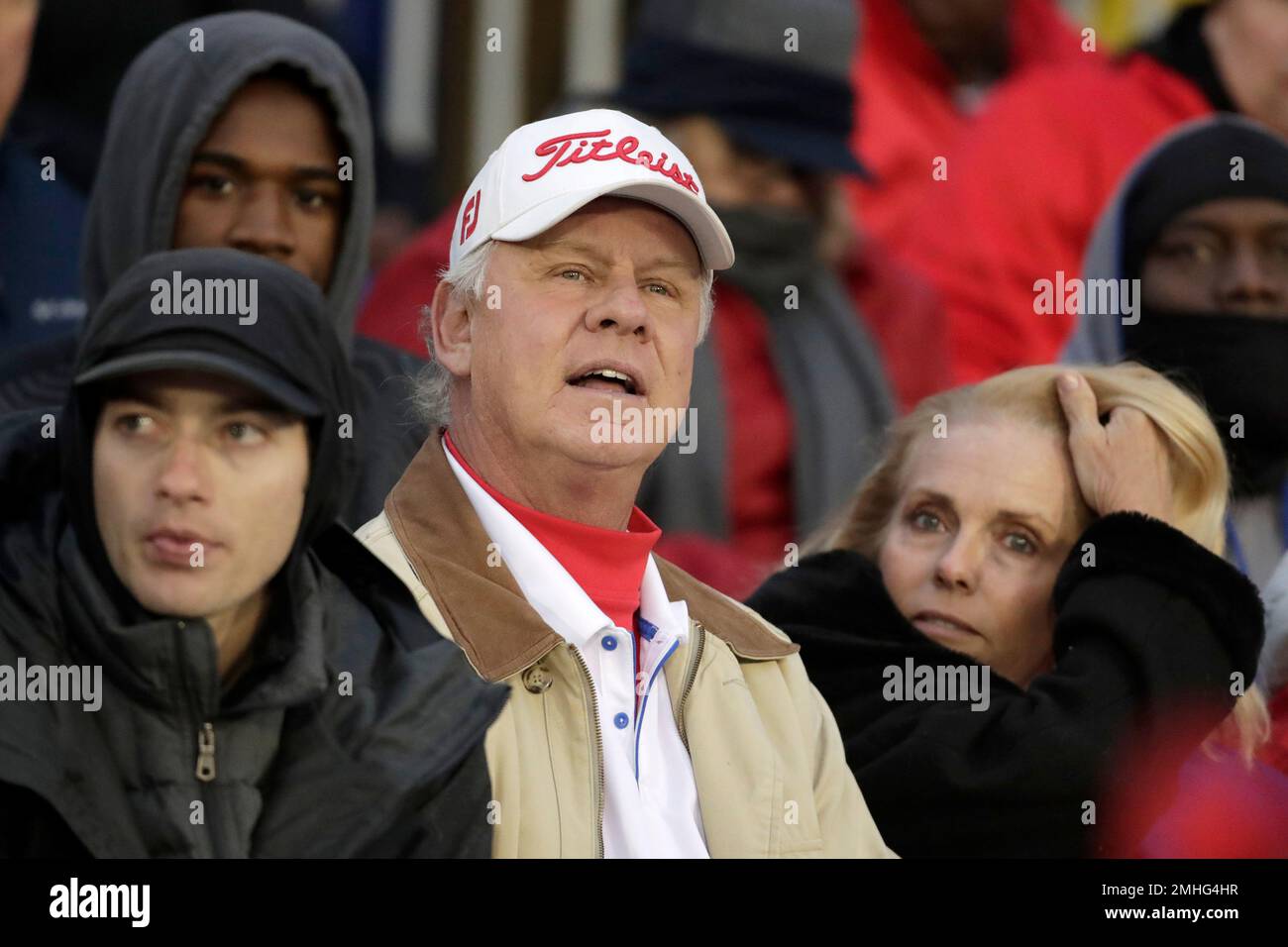 Former Texas Rangers third baseman Steve Buechele, center, watches his ...