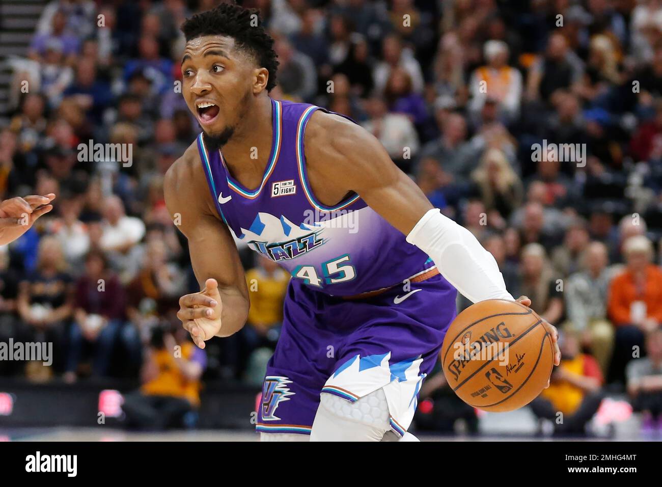 Utah Jazz guard Donovan Mitchell (45) drives against the Golden State ...