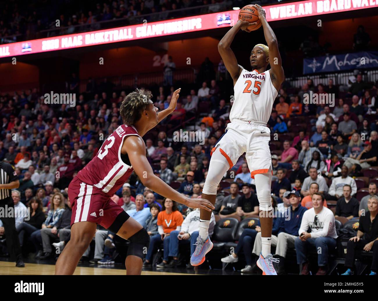 Virginia's Mamadi Diakite shoots over Massachusetts' Tre Mitchell ...