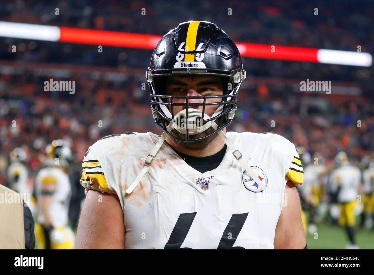 Pittsburgh Steelers offensive guard David DeCastro walks off the field ...
