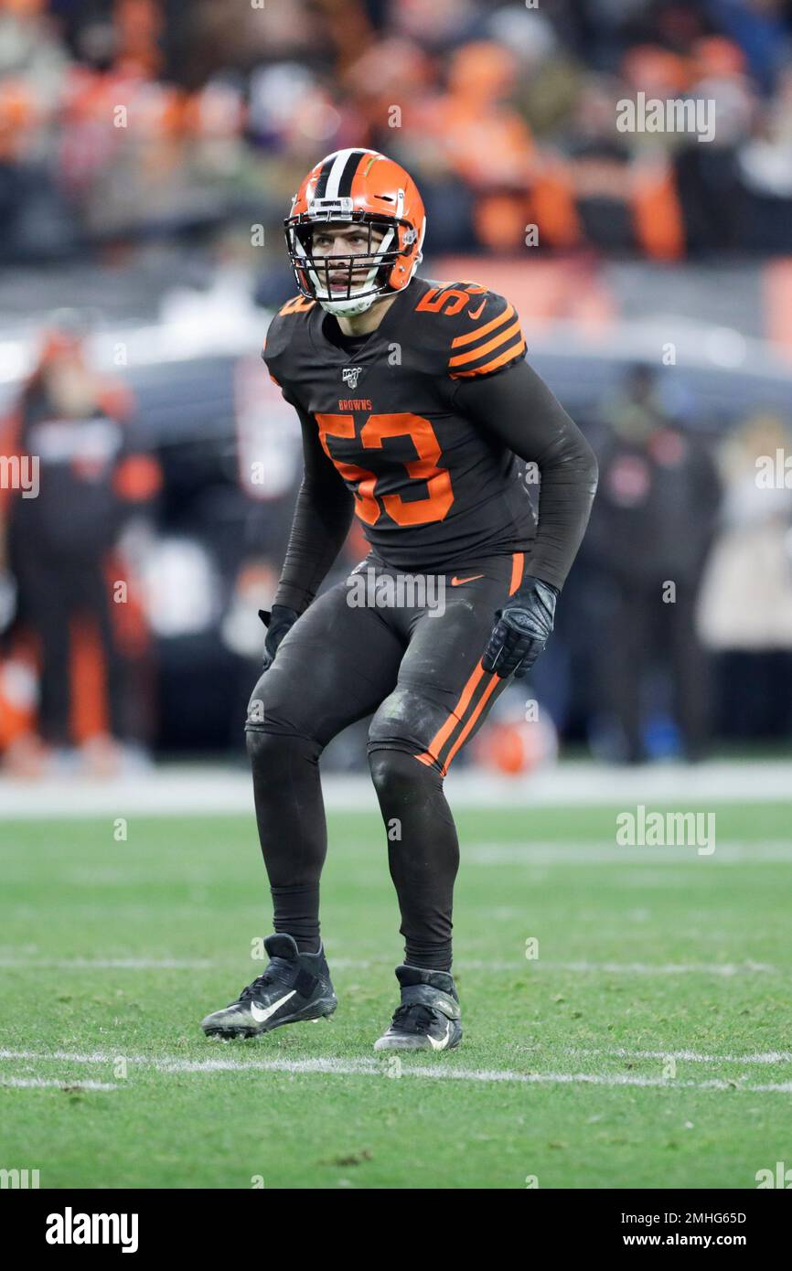 Cleveland Browns middle linebacker Joe Schobert plays against the ...