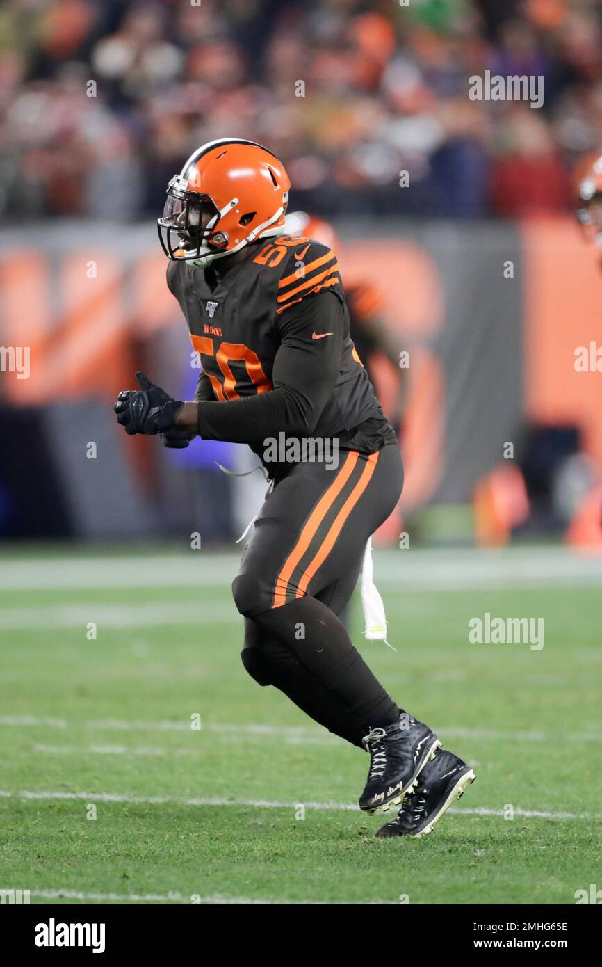 Cleveland Browns defensive end Chris Smith plays against the Pittsburgh ...