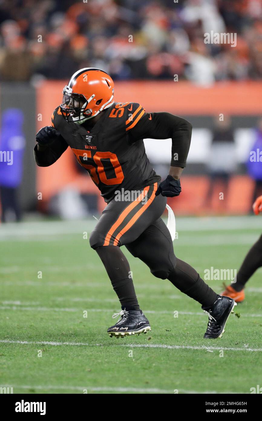 Cleveland Browns defensive end Chris Smith plays against the Pittsburgh ...