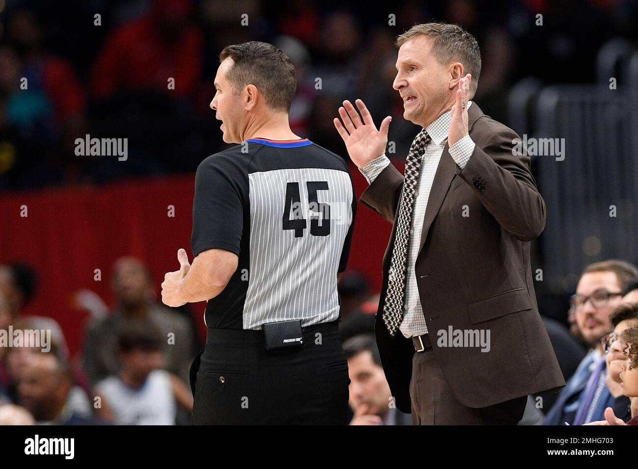 Washington Wizards head coach Scott Brooks gestures next to referee ...