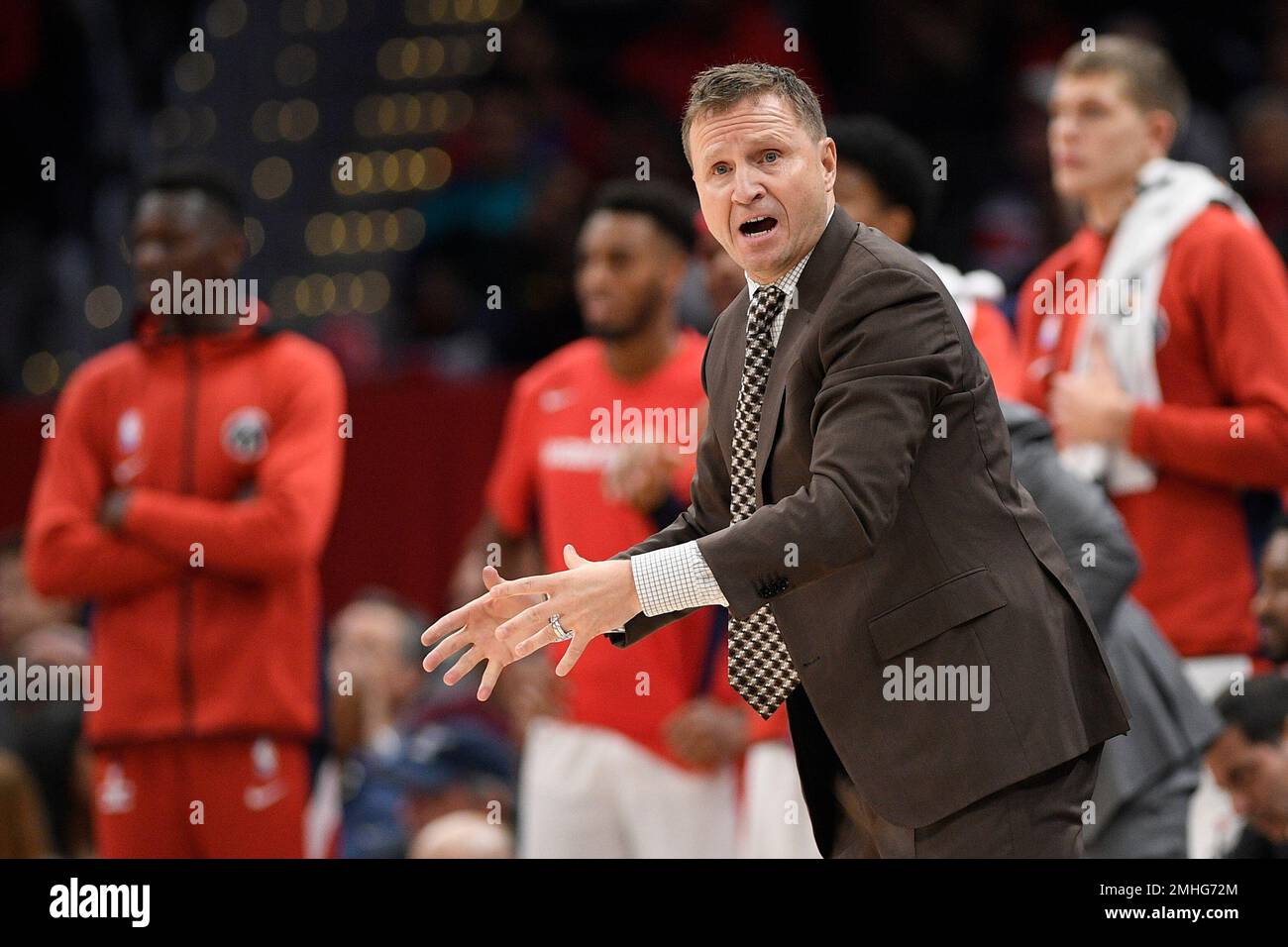 Washington Wizards head coach Scott Brooks reacts during the second ...