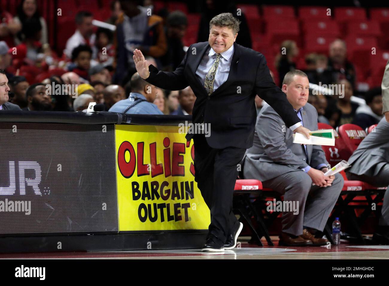 Oakland head coach Greg Kampe reacts during the first half of an NCAA ...