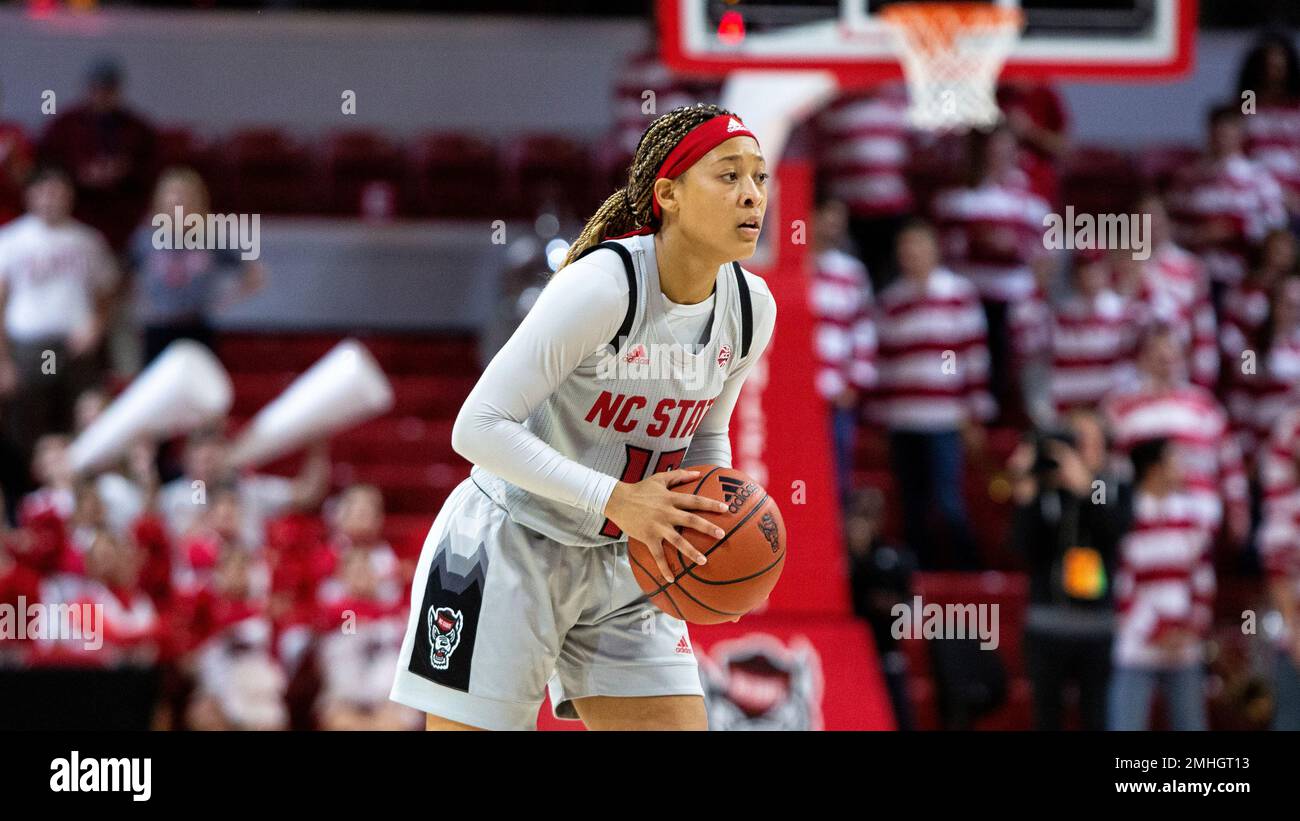 North Carolina State's Kendal Moore (15) handles the ball during an ...