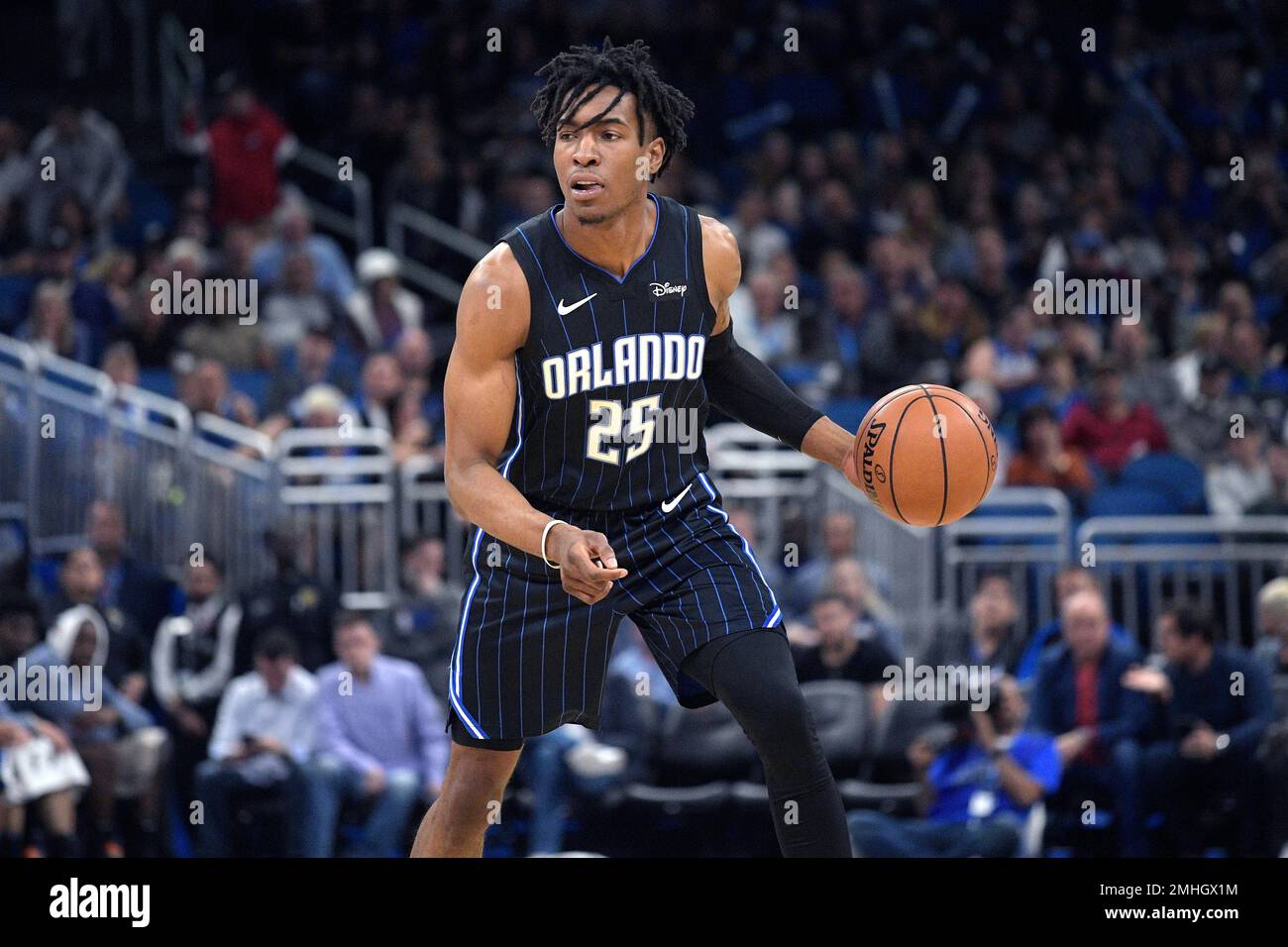 Orlando Magic forward Wes Iwundu (25) sets up a play during the first ...