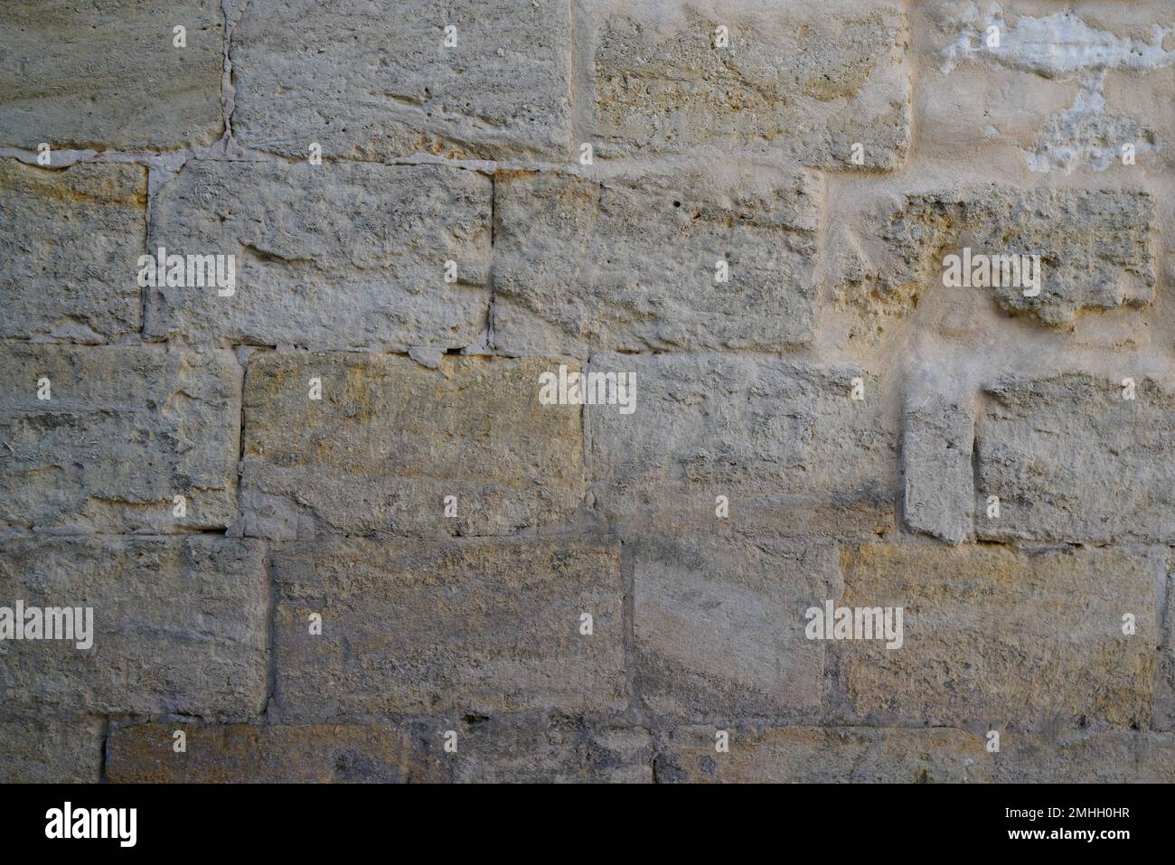 Wall of concrete breeze blocks hi-res stock photography and images - Alamy