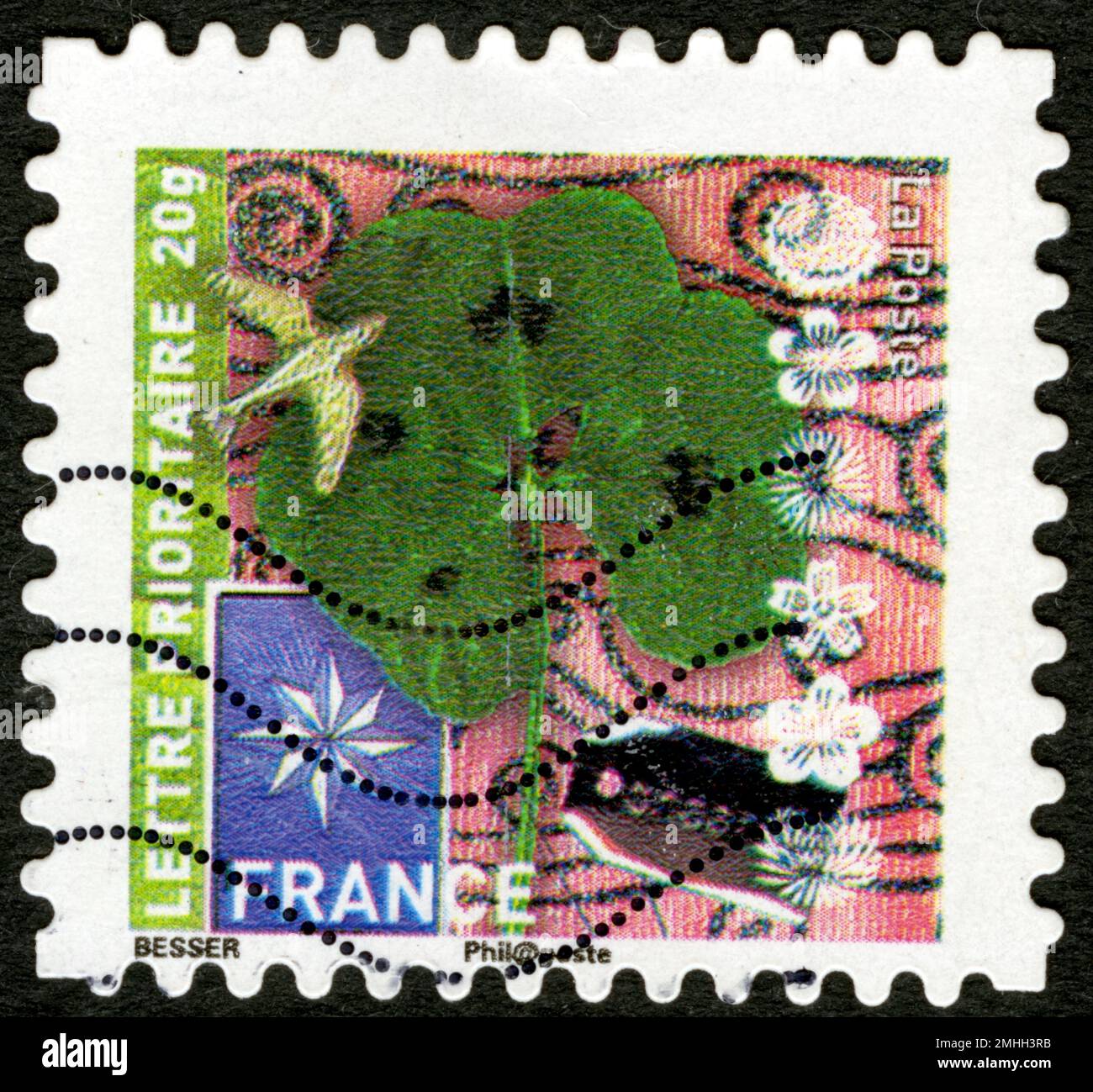 TIMBRE OBLITÉRÉ LETTRE PRIORITAIRE 20 G. FRANCE. LA POSTE Stock Photo ...