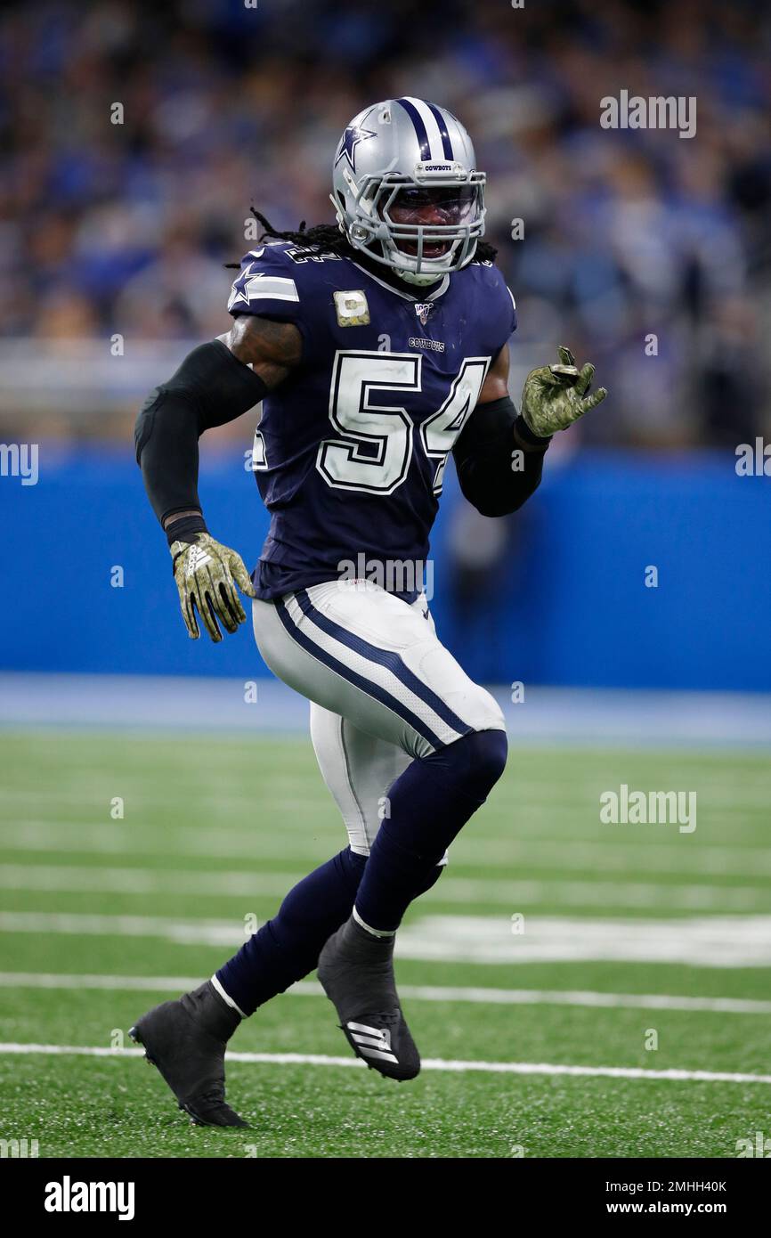 Dallas Cowboys middle linebacker Jaylon Smith (54) runs down the line ...