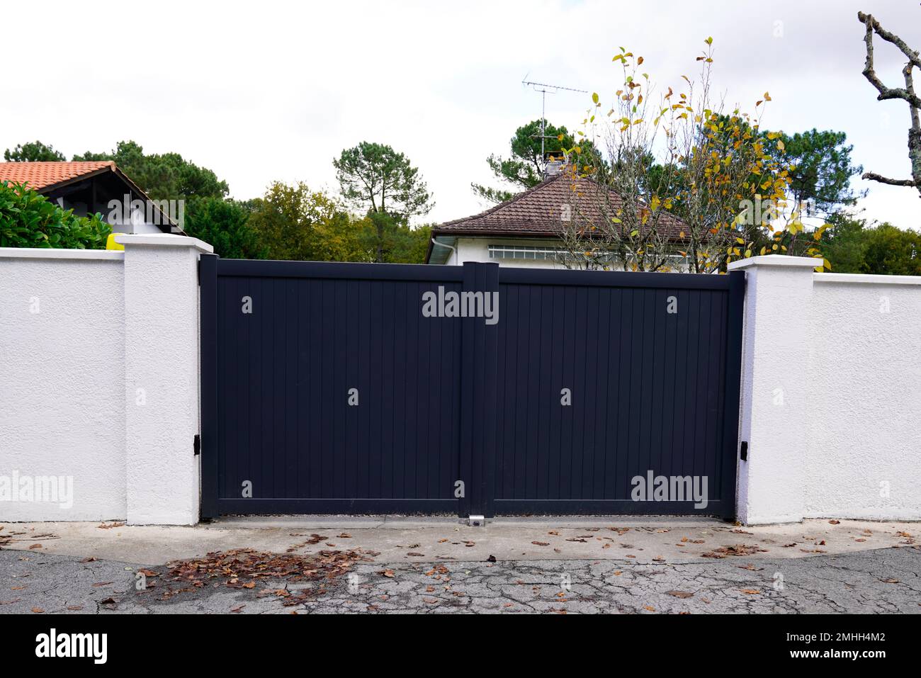 entry modern dark grey high gate aluminum portal to home access Stock ...