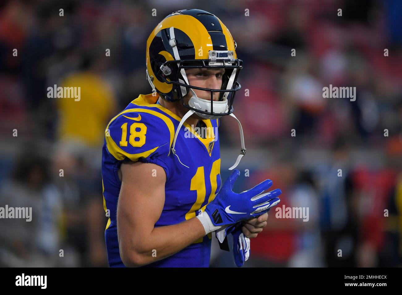 Los Angeles Rams wide receiver Cooper Kupp warms up before an NFL ...