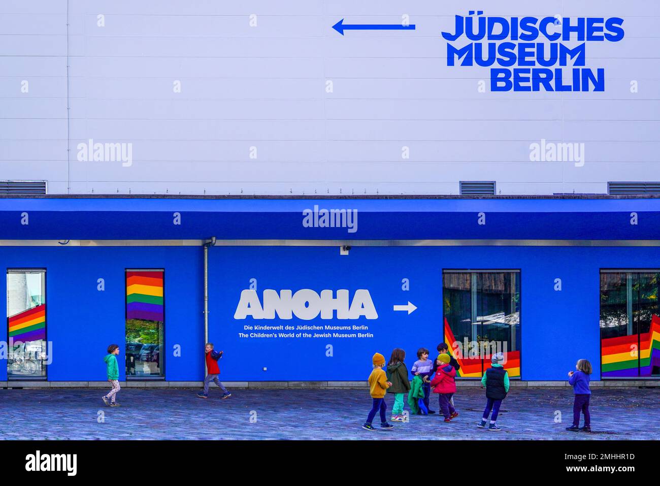Children playing in front of the Children's World ANOHA of the Jewish ...