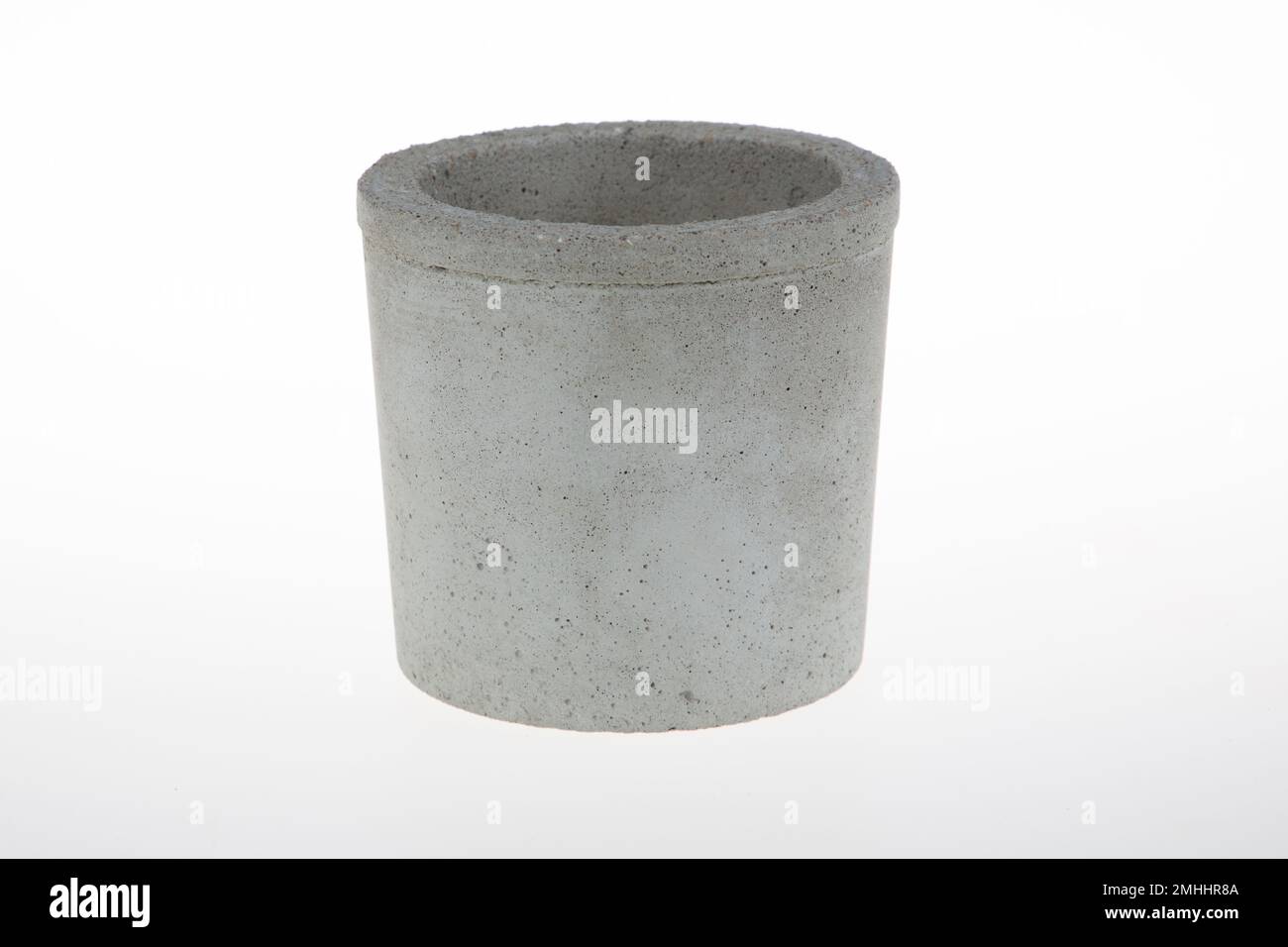 homemade round diy concrete planter pot for home decoration in white ...