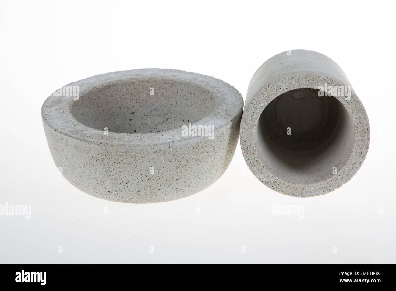 Round concrete planter hi-res stock photography and images - Alamy