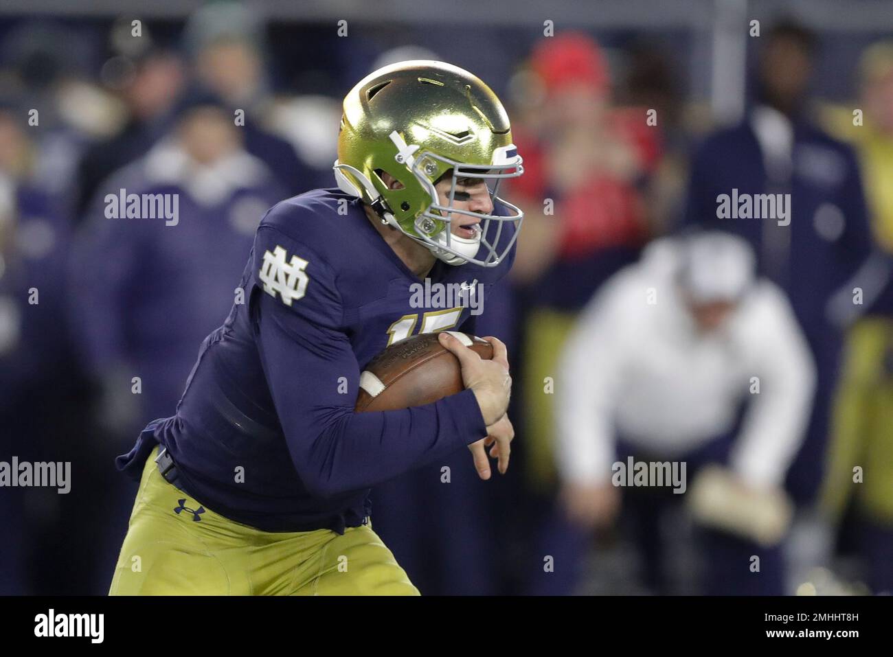 Notre Dame quarterback Phil Jurkovec (15) runs during the second half ...