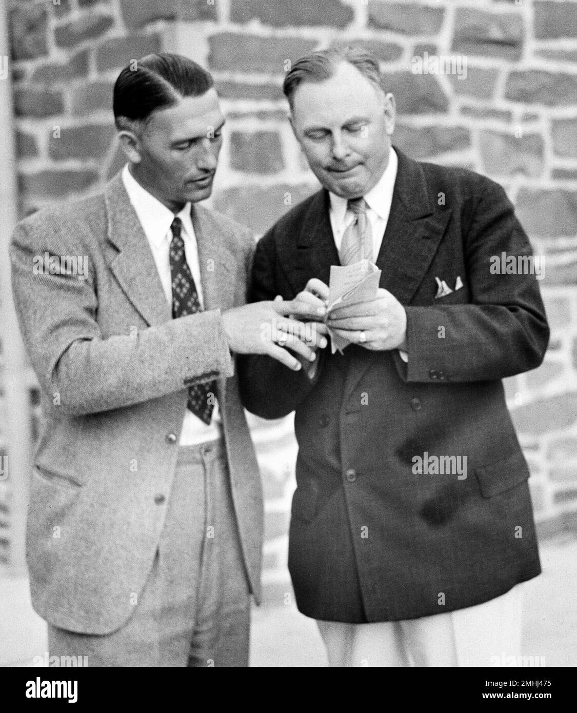 Al Ulbrickson, left, University of Washington rowing coach, talks ...
