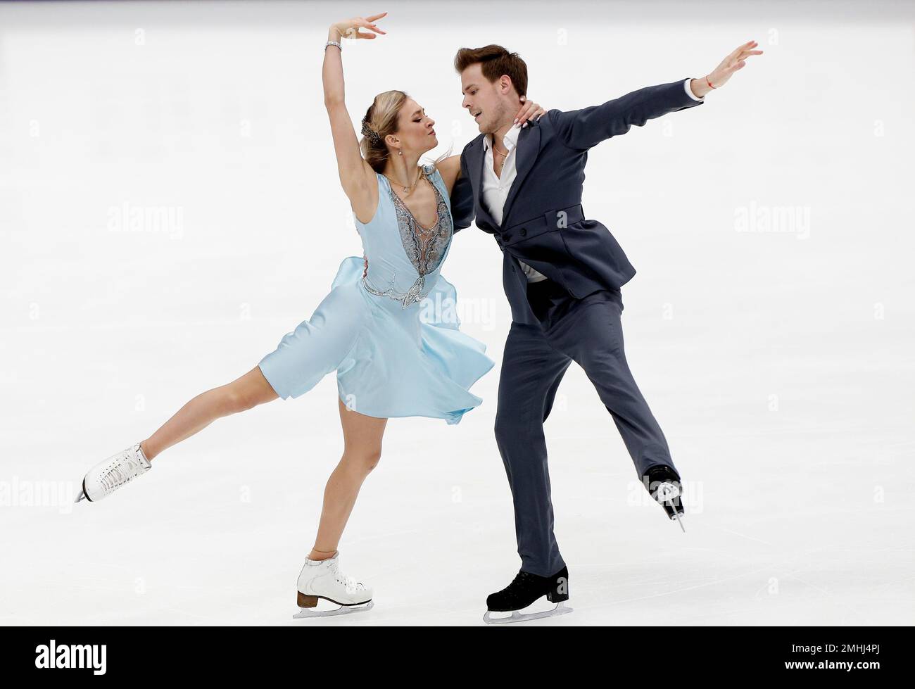 Victoria Sinitsina and Nikita Katsalapov of Russia perform in the ice ...