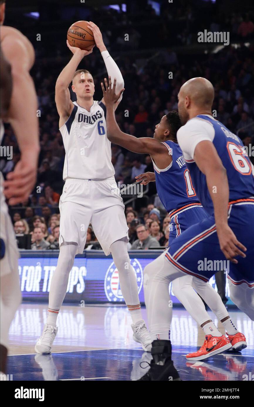 Dallas Mavericks' Kristaps Porzingis (6) shoots over New York Knicks ...