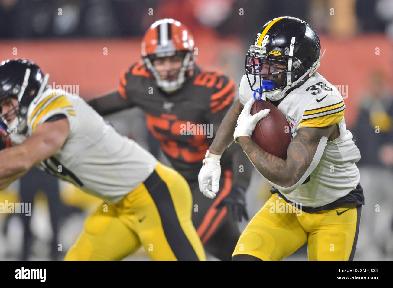 Pittsburgh Steelers running back Jaylen Samuels (38) rushes during the ...