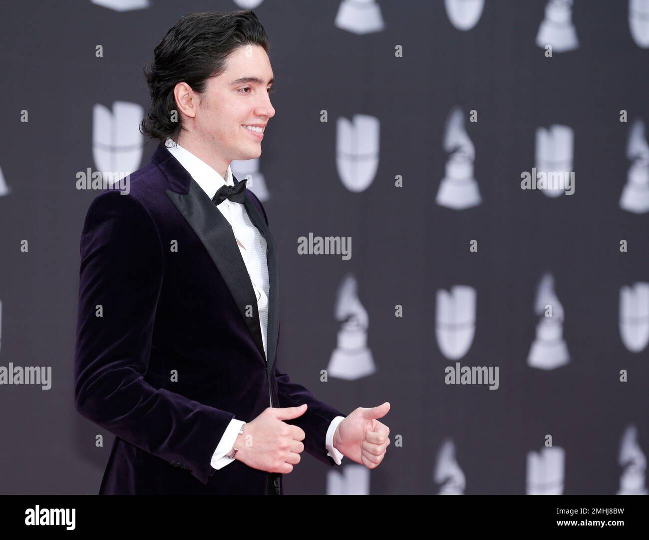 Alex Fernandez Jr. arrives at the 20th Latin Grammy Awards on Thursday ...