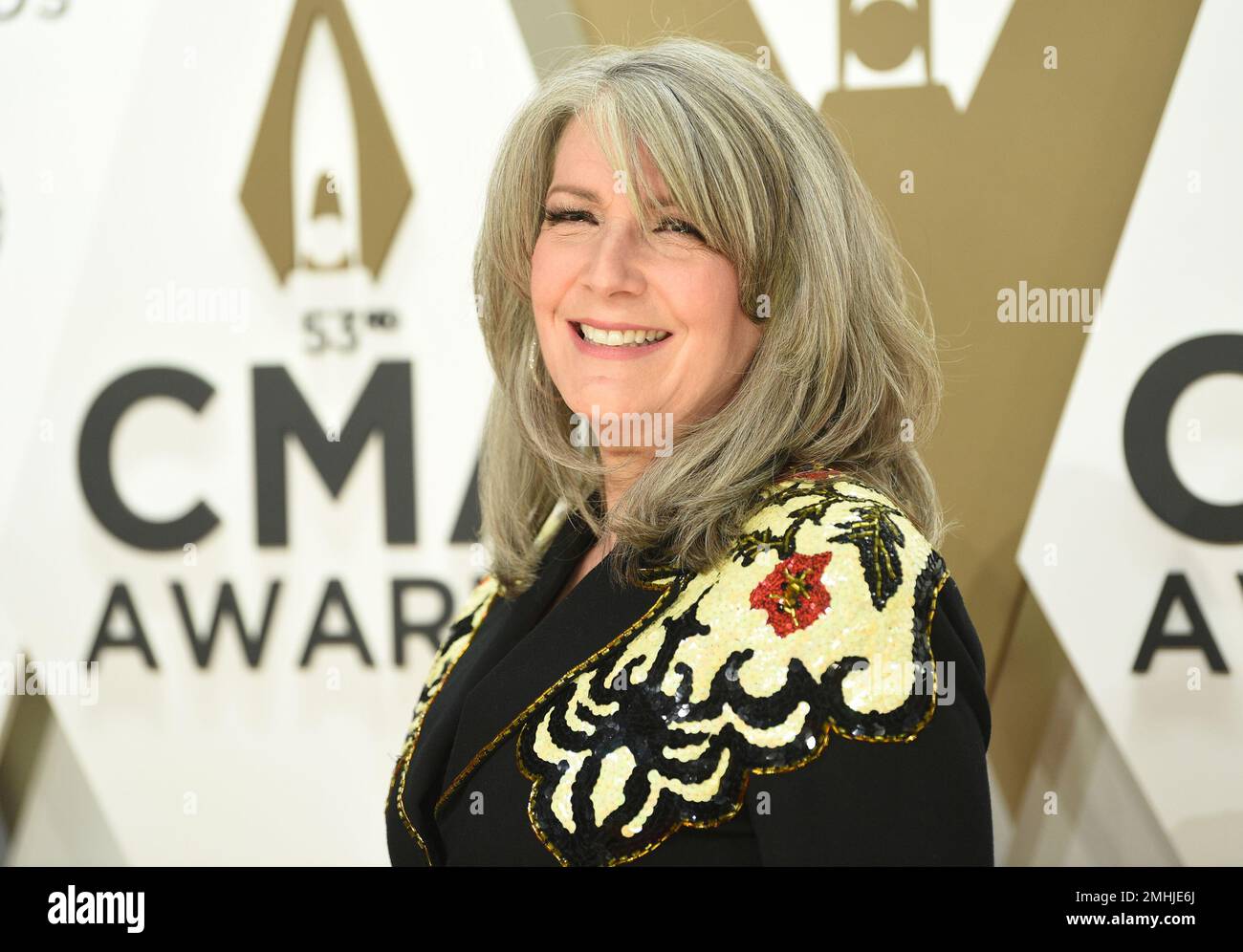 Kathy Mattea Arrives At The 53rd Annual Cma Awards At Bridgestone Arena On Wednesday Nov 13