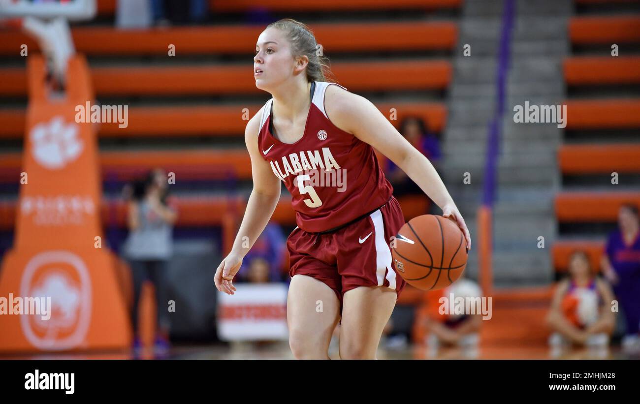 Alabama's Hannah Barber brings the ball up the court during an NCAA ...